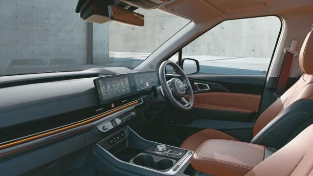 KIA Carnival Limousine Plus - Features & Specs