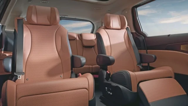 KIA Carnival Limousine Plus - Features & Specs